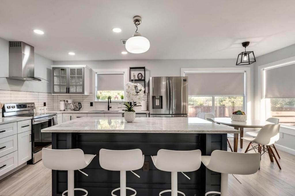 Little elm 5BR Gem Pool Spa Firepit Game Room, Little Elm (updated ...