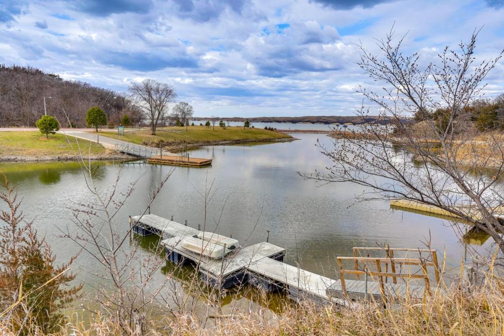 Waterfront Crofton Cabin - Boat Dock and Fire Pit!, Crofton (updated ...