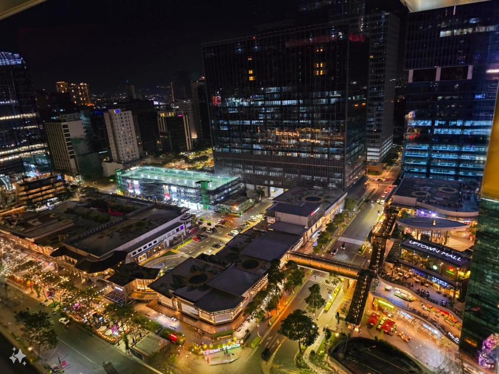 Staycation In Bgc W Netflix & Pool #ournw24l, Manila (updated prices 2024)