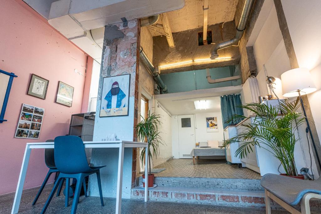 Real Loft in Warsaw Center - 1Gbit Wifi, Netflix, and Coffee, Warsaw ...