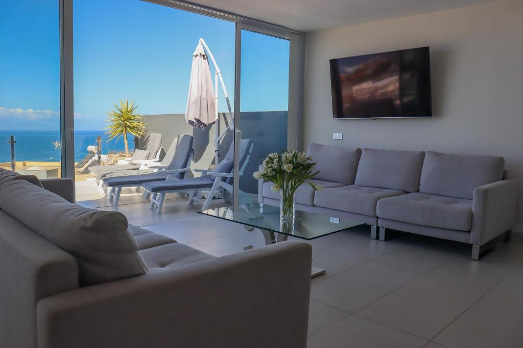 Azure Sky Villa - Panoramic ocean view, luxury, San Eugenio, Adeje ...