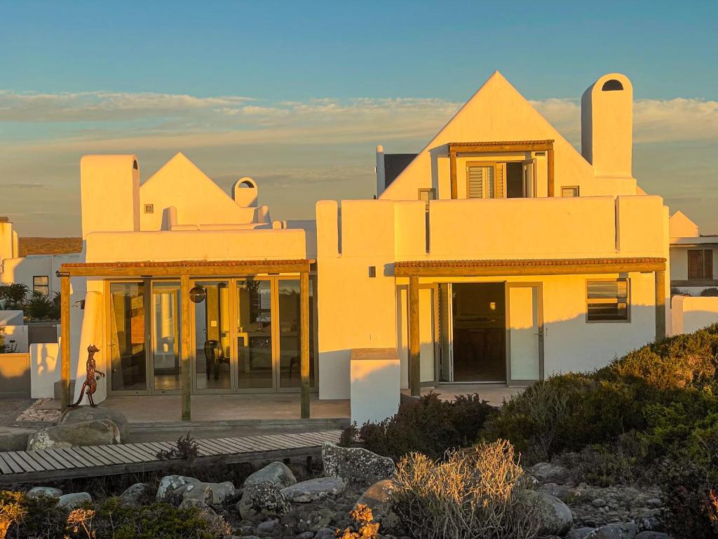 Magical Mongoose, Jacobs Bay (updated prices 2024)