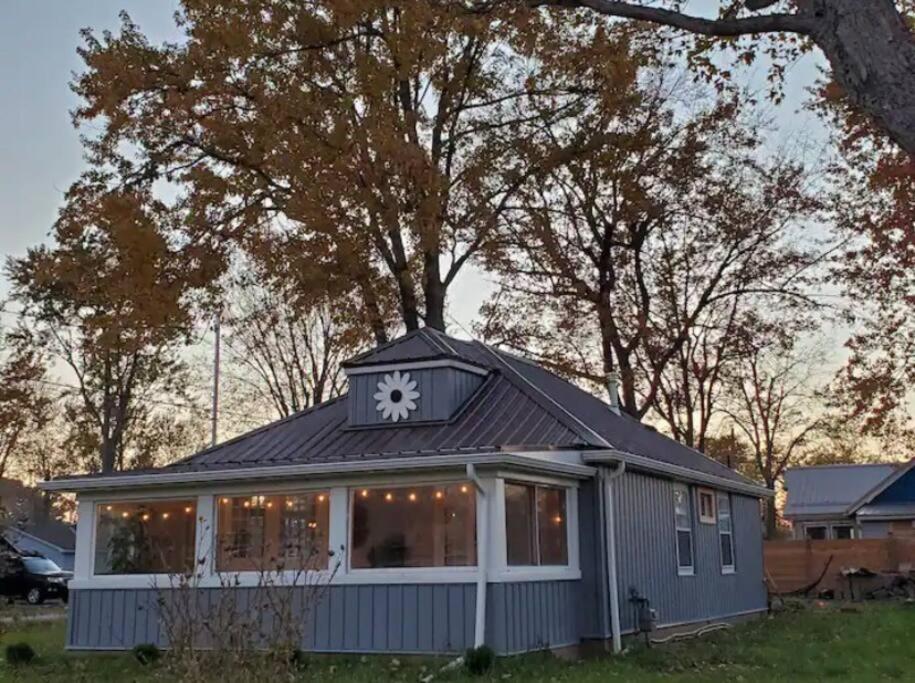 Lazy Daisy - Perfect cottage for a Lake Erie getaway!, Port Colborne ...