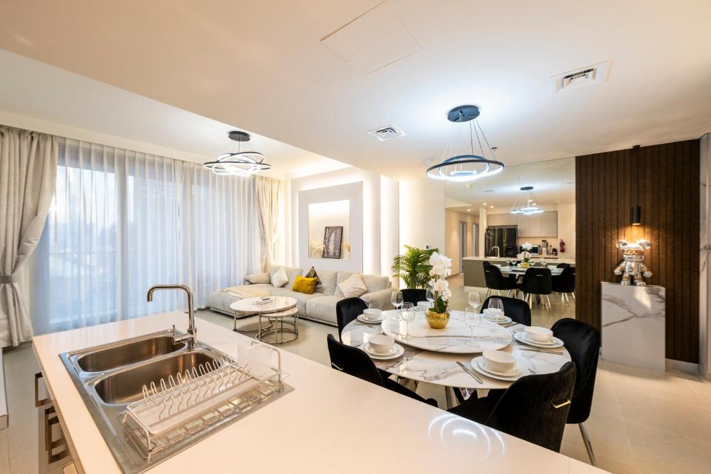 3 Bedrooms Forte tower 1- Downtown Skylight, Dubai (updated prices 2025)