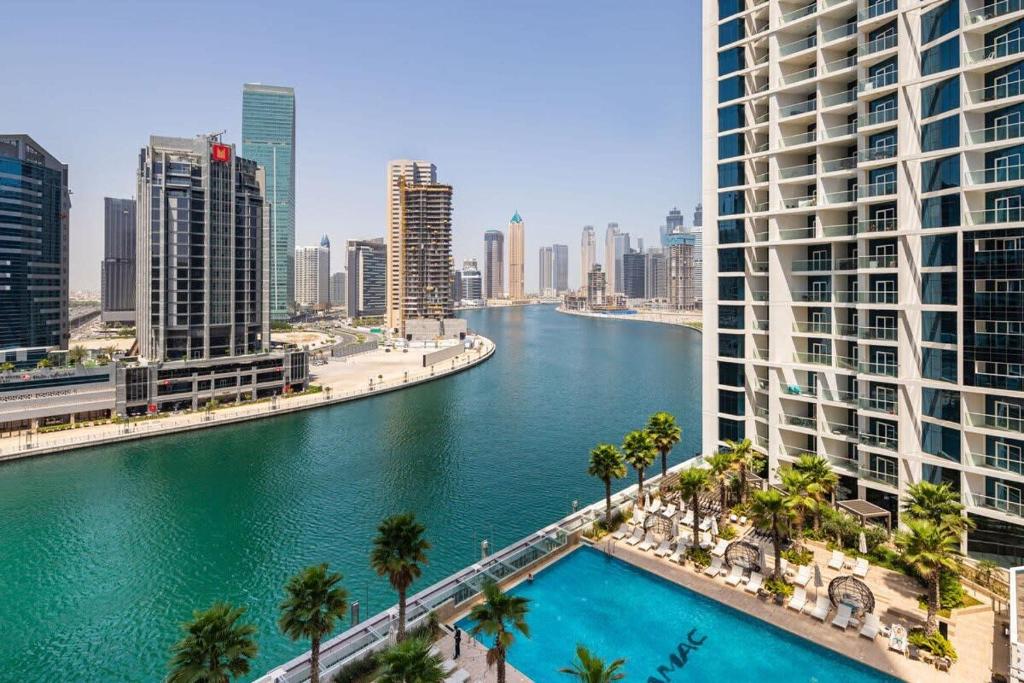 Frank Porter - DAMAC Maison Prive Tower B, Dubaï (tarifs actualisés, 2025)