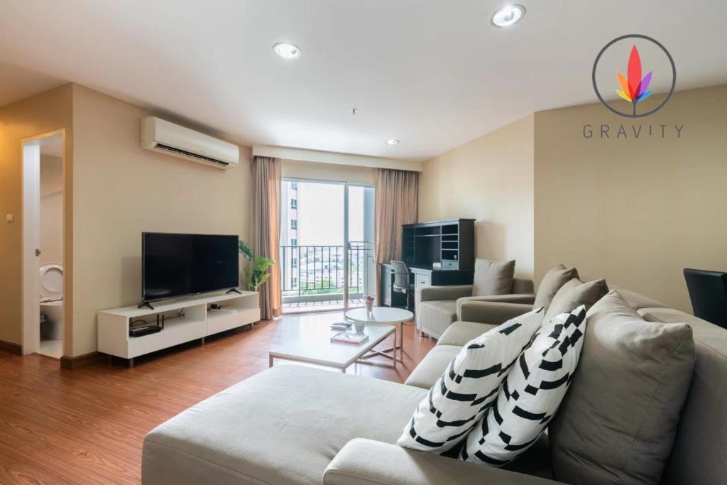 MRT rame9 Jodd Fairs night market, walk for a few minutes, two bedrooms ...