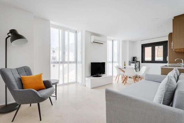 Castillo & Mar, Alicante (updated prices 2026)