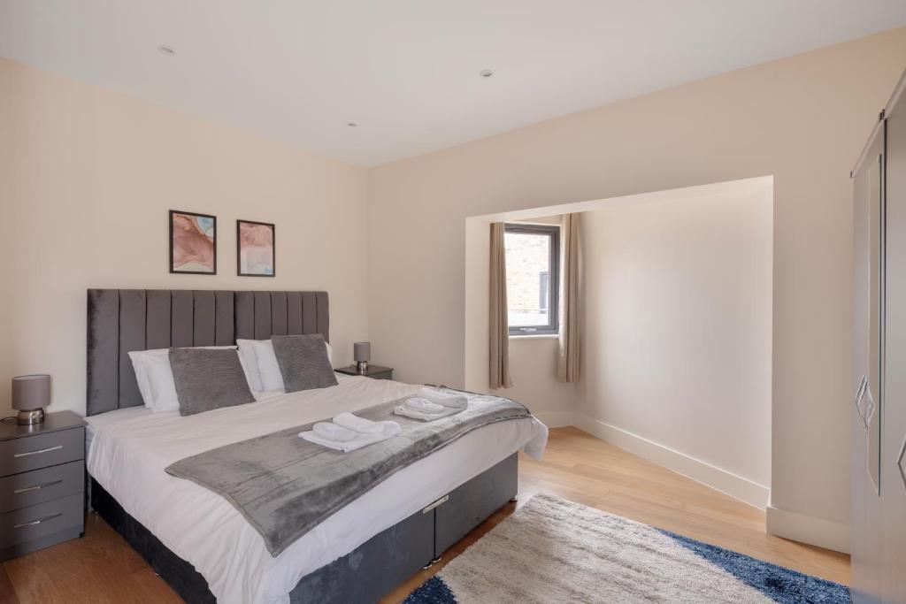 Charming Two-Bedroom Retreat in Morden SM4, London, Morden (updated ...