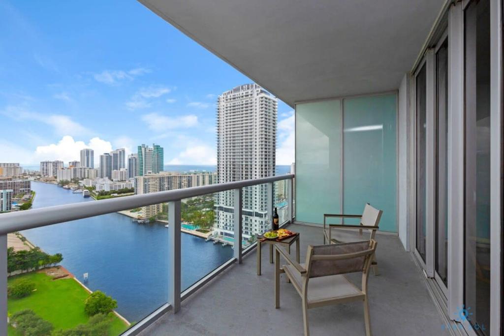 Beachwalk Resort: Amaizing View Balcony Gym Pool, Hallandale Beach ...