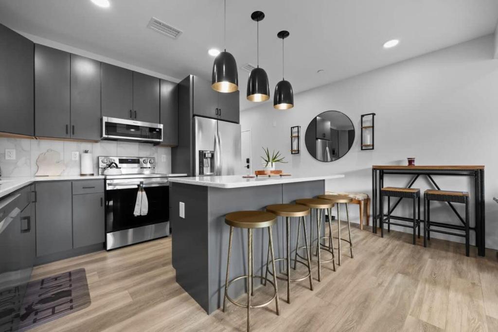 Slabtown 203 Luxury Condo Great Location, Traverse City (updated prices ...