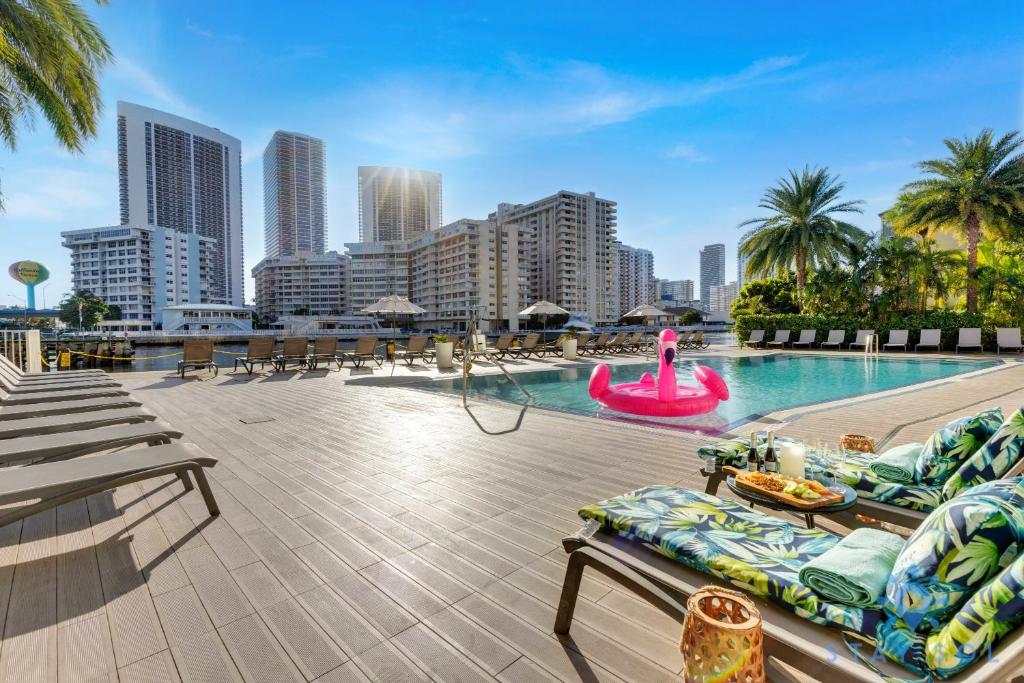 Beachwalk Studio Amazing View Pininfarina Design, Hallandale Beach ...