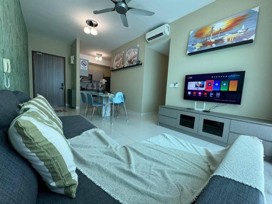 Greenfield C Residence Sunway Subang 10 Pax 3R2B with Internet ...