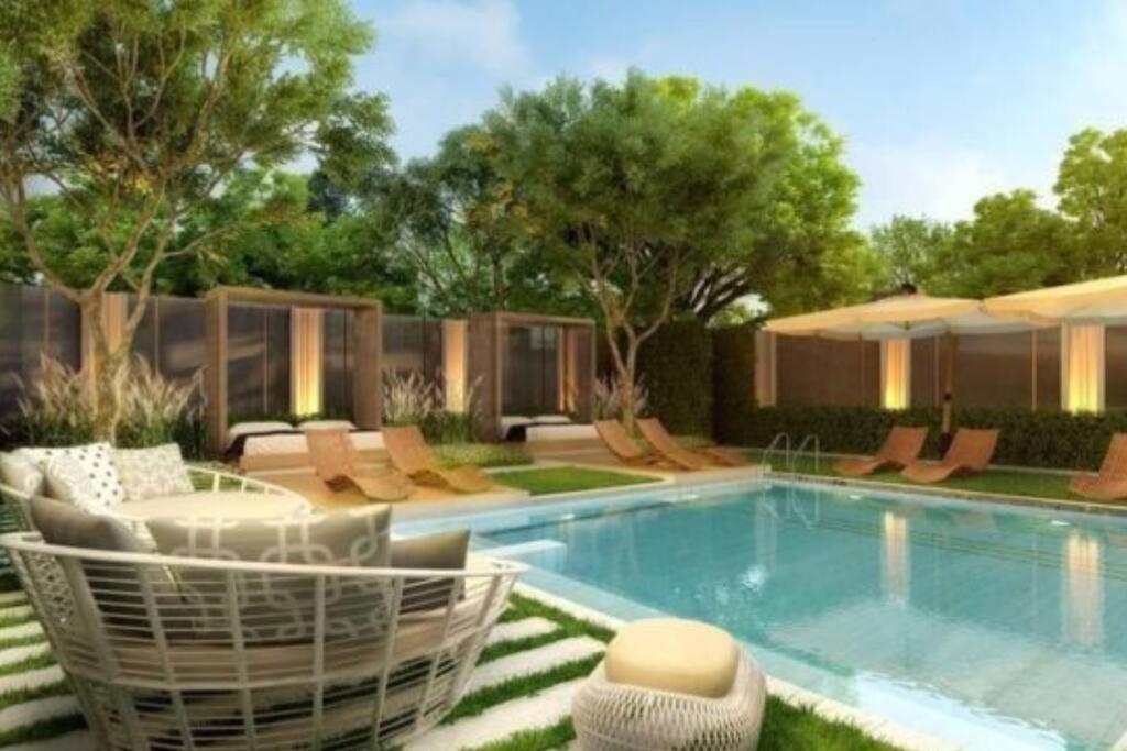 Sukhumwit Soi 10 at VENiO, Khlong Toei (updated prices 2025)