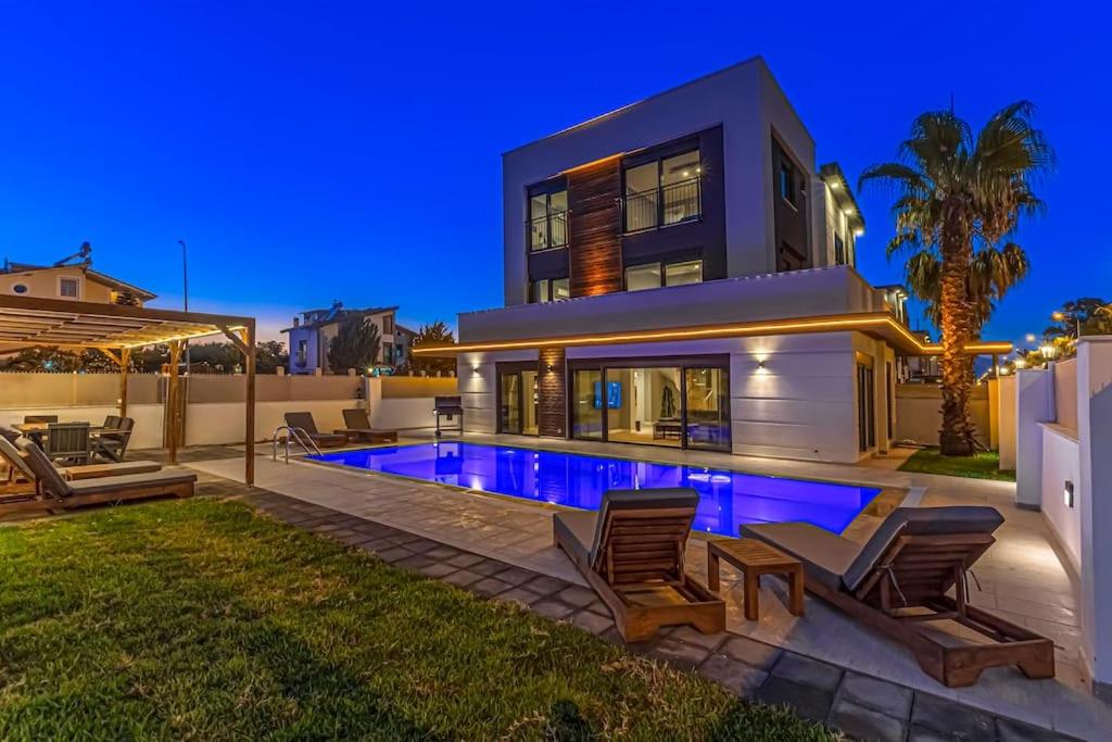 NEAR BY THE LAND OF LEGENDs , 40 M2 PRİVATE POOL VİLLA BATİATUS, Belek ...