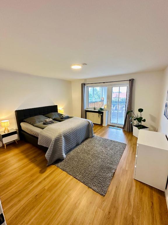 Traumhafte 115 qm Ferienwohnung am Steinhuder Meer, Ruhig, Komfortabel, Loggia, Parkplatz, WiFi ...