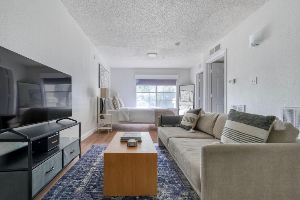 Blueground Gateway pool gym near movies ATX-240, Austin (precios ...