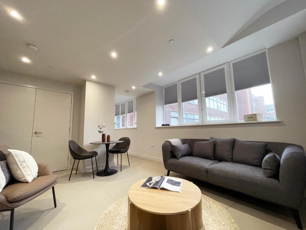 LIVINGWAY Roco, Liverpool (updated prices 2025)