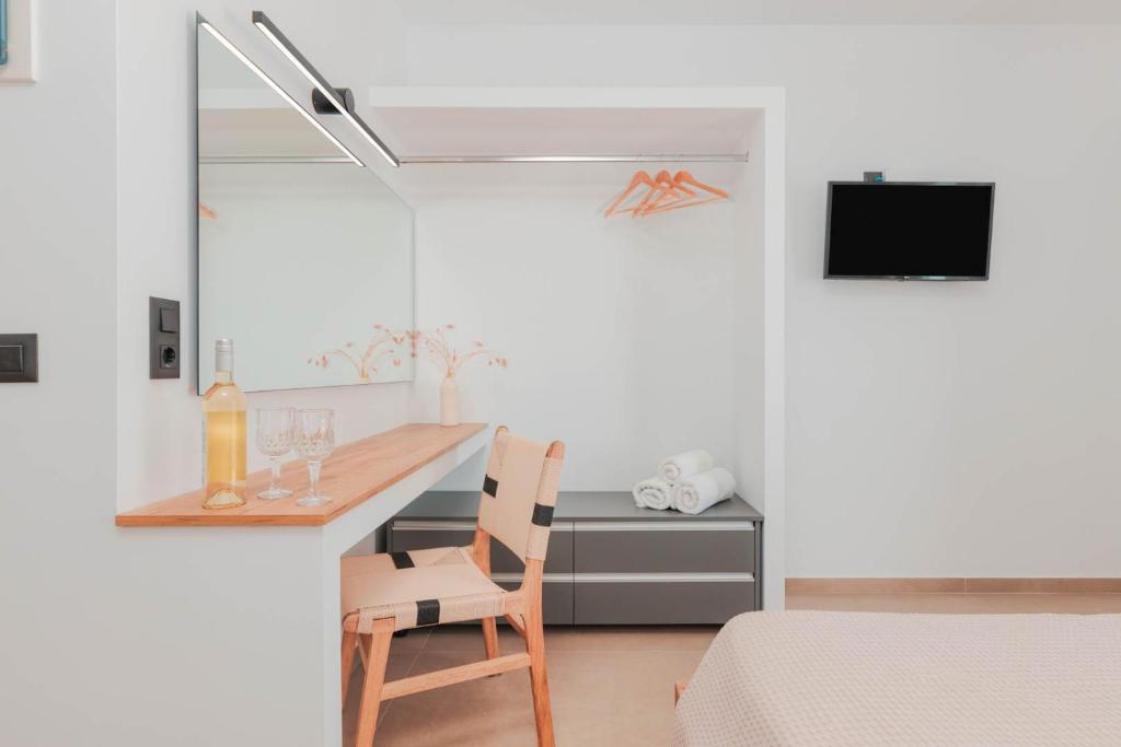 Plakakia Luxury Apartments, Makry Gialos (updated prices 2025)