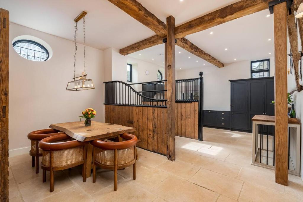 Pass the Keys Merlin’s stables-country retreat, Brill (updated prices 2025)