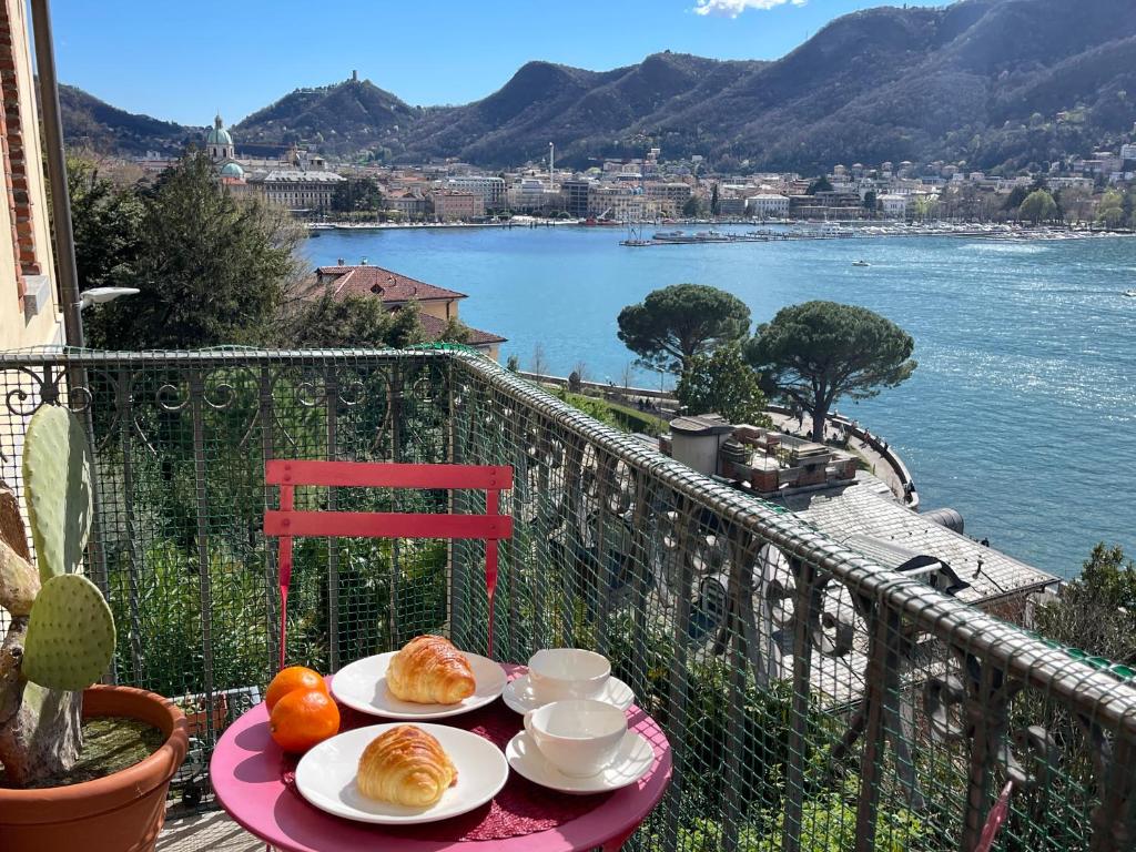 Lake Front View on Viale GENO, Como (updated prices 2025)