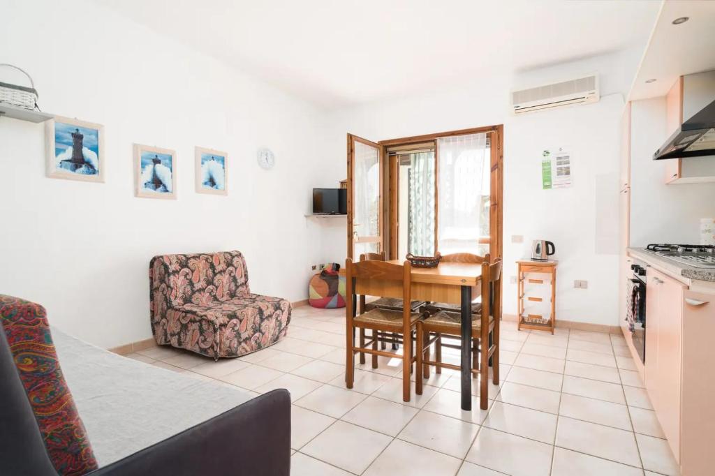 Villetta a schiera 750m SPIAGGIA 600m CENTRO, Budoni (updated prices 2024)