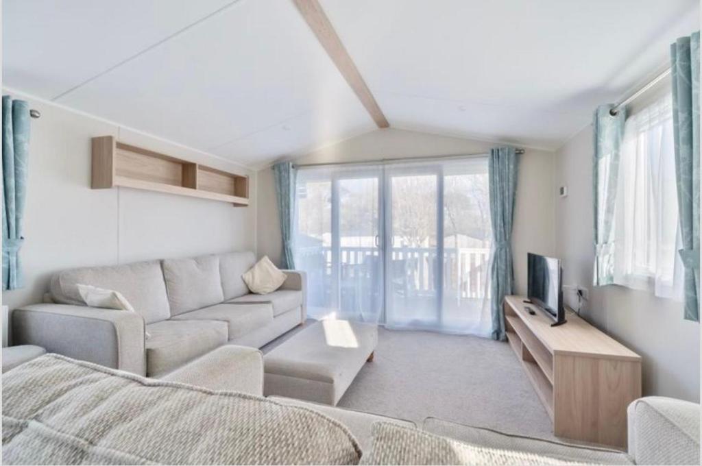 Emma's Retreat 3-bedroom caravan sleeps 6 at Durdle Door nr Wareham ...