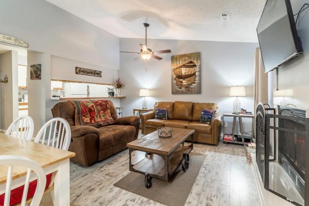 Branson Condo at Pointe Royale with Indoor Pool and Hot Tub on Golf ...