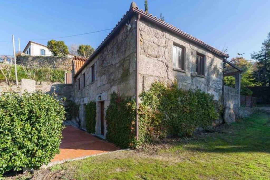 Refúgio de pedra remoto em Espadanedo, Espadanedo (updated prices 2025)