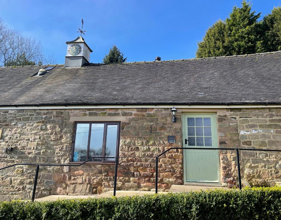 The Cruck Barn, cosy rural escape near The Peak District, Matlock (updated prices 2025)