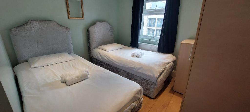 Large 6 Bedroom house - Fortescue, London (updated prices 2024)