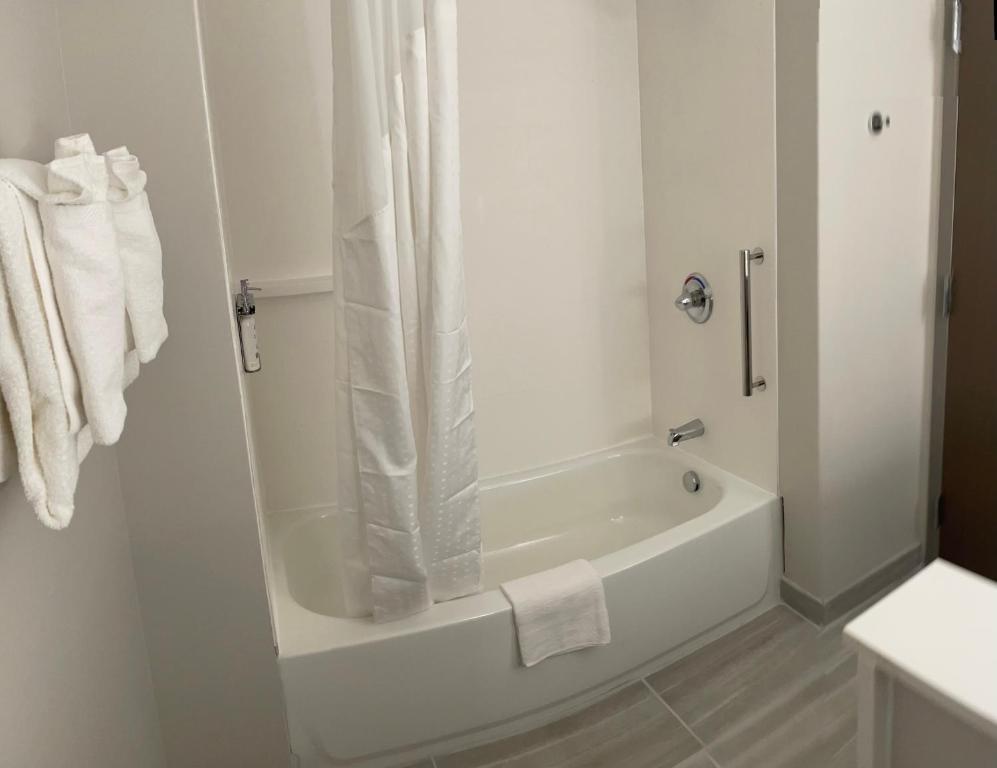 Holiday Inn Express & Suites Muskegon - Grand Haven by IHG, Muskegon ...