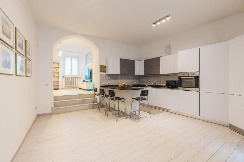 Moderno Appartamento Grande Comfort Como, Como (precios actualizados 2025)