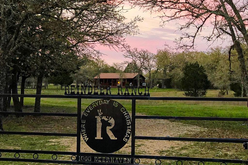 Rudolph - Reindeer Ranch at Round Top, Carmine (updated prices 2025)