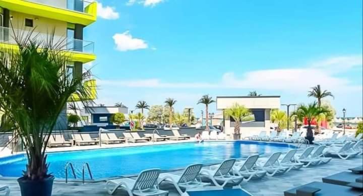 Alezzi Beach Resort Seaside Apartment cu piscina, Năvodari (precios ...