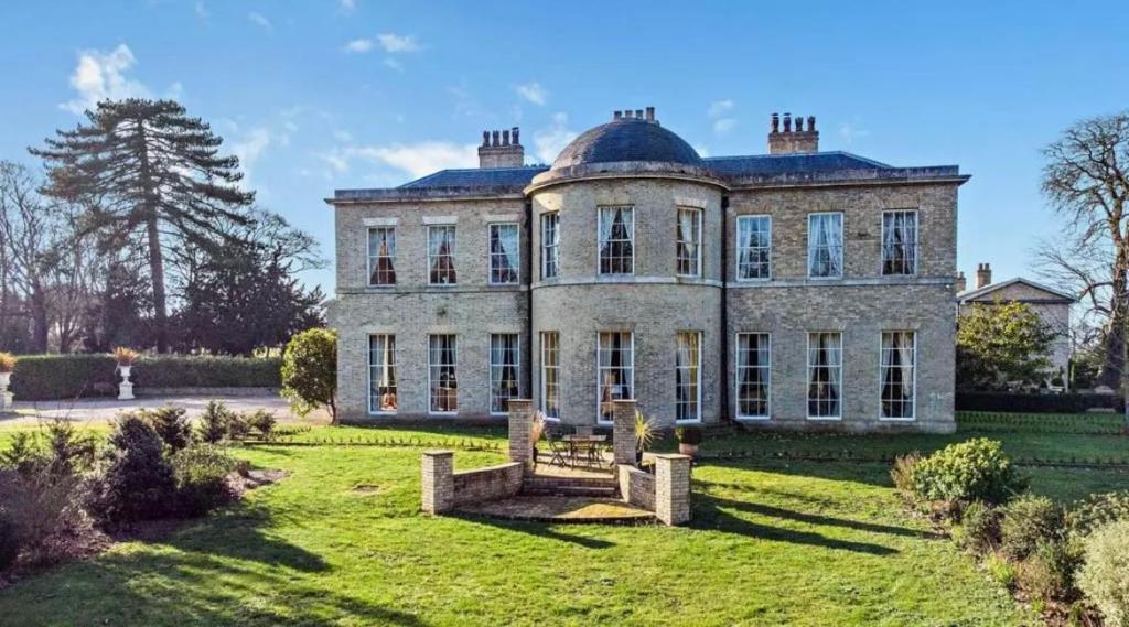 Stunning Historic Suffolk Mansion, Beccles – Updated 2024 Prices