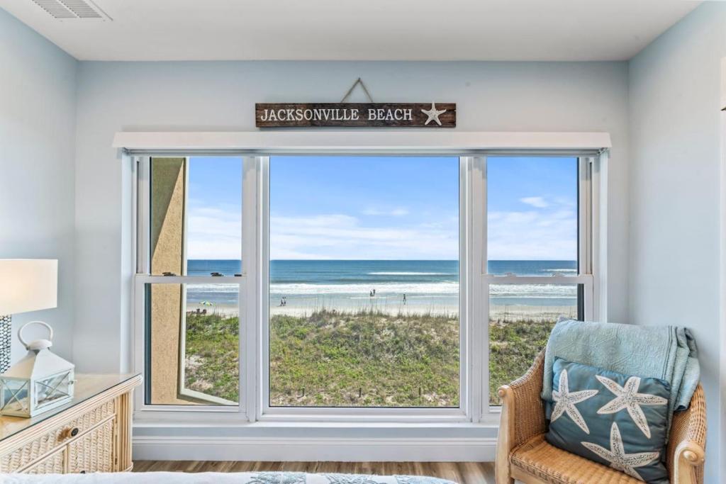 SeaSide Seven - Oceanfront, Jacksonville Beach (updated prices 2025)