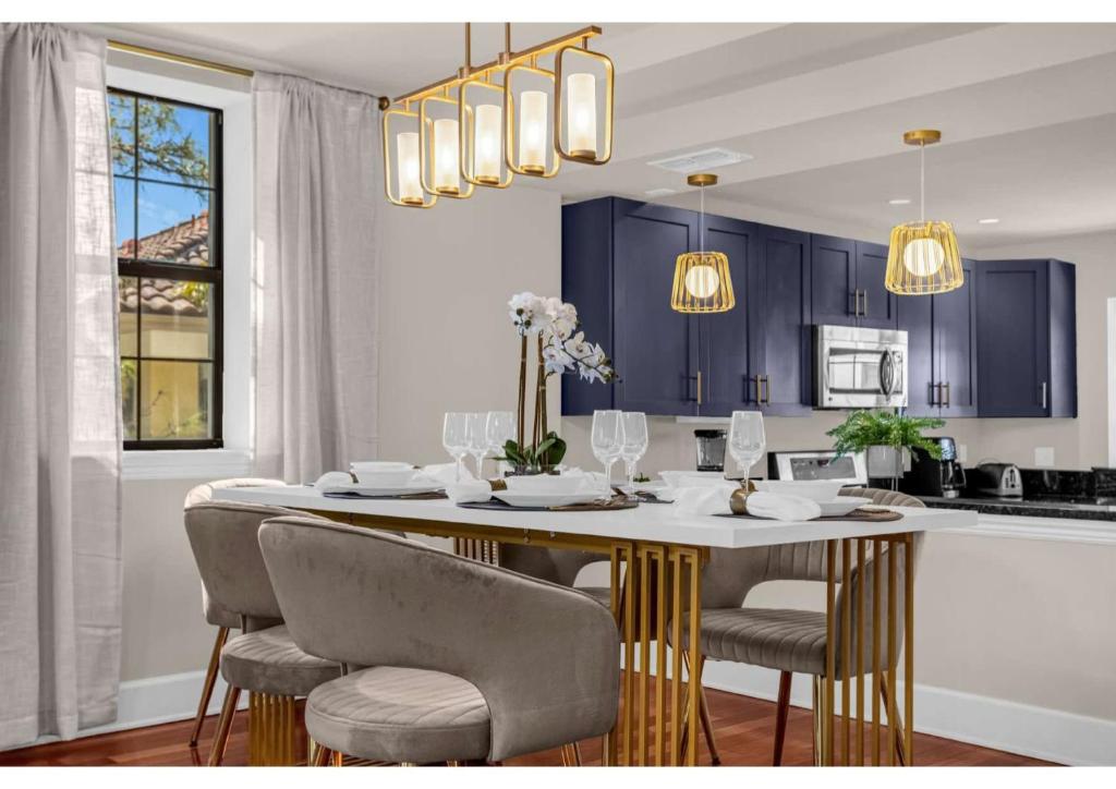 Luxury Model Townhome - 5 minutes from Disney, Orlando (updated prices ...