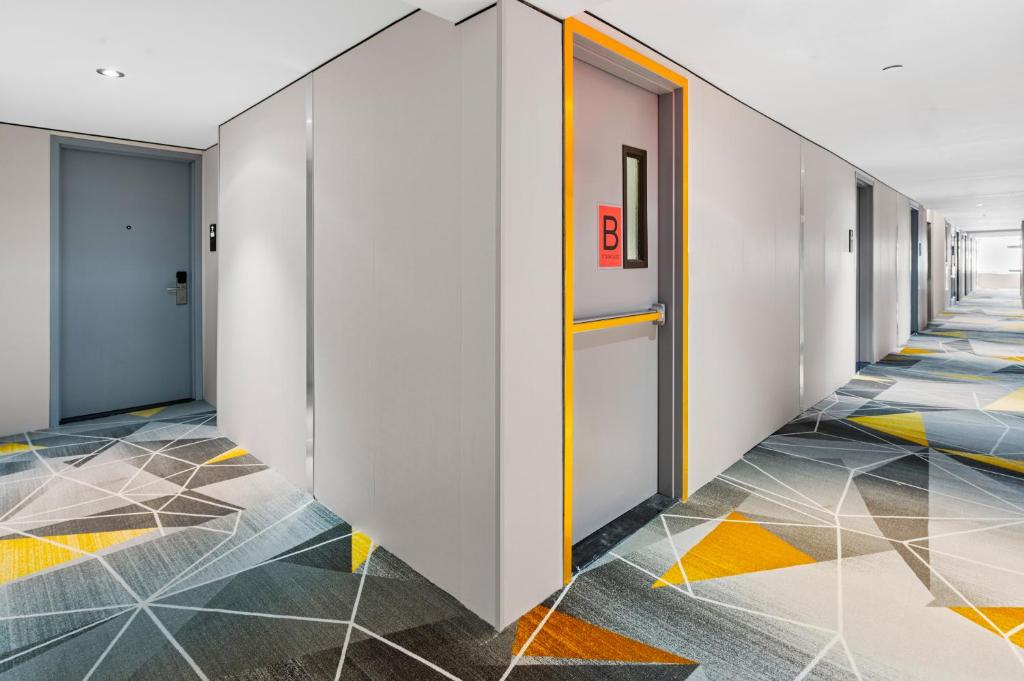 Ly New York Hotel, College Point (updated prices 2025)