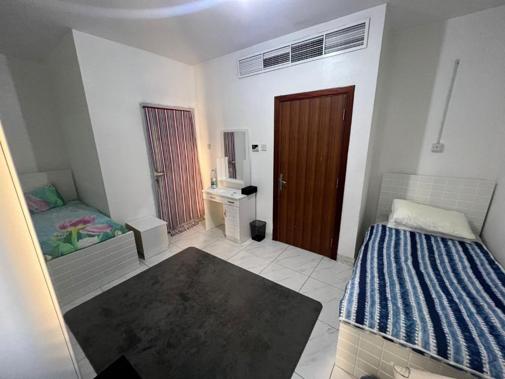 Furnished Regular Room in shared Apartment, Abu Dhabi (updated prices 2025)