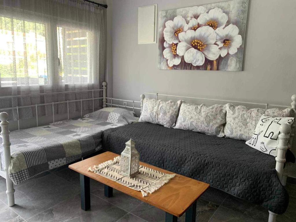 Flisvos loft by the sea, Skála Foúrkas (updated prices 2026)
