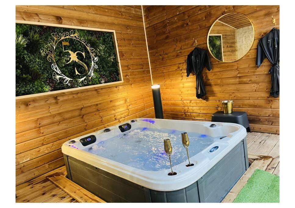 Le Cinquième Sens, Frontenay-Rohan-Rohan (precios actualizados 2025)