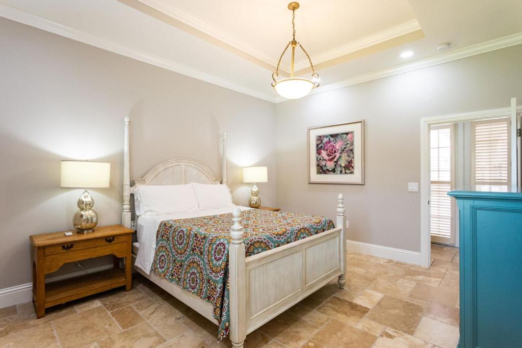 Knickerbocker Suite 03, Naples (updated prices 2025)