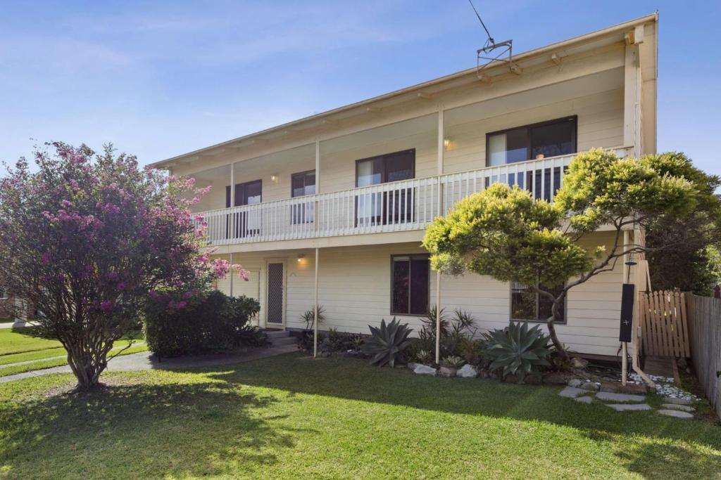 Manyana Deck Life, Manyana (updated prices 2025)