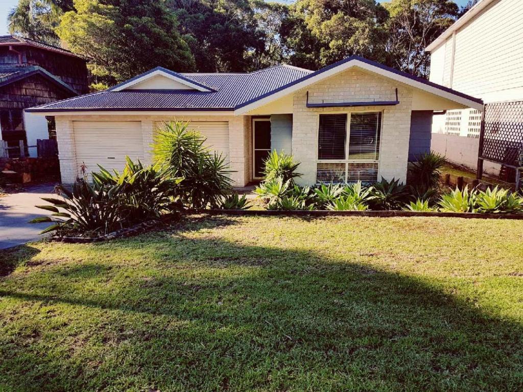 Offshore at Manyana backs onto bush reserve, Manyana (updated prices 2025)