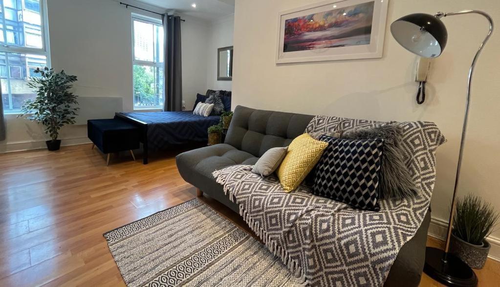 Studio apartment in Barbican / Farringdon, London (updated prices 2026)