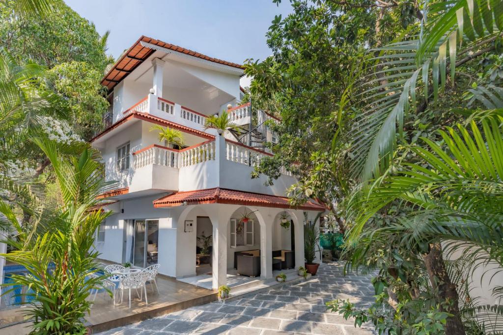 The White Villa by Hike Hospitality - 4 BHK, with Private Pool, Arpora ...