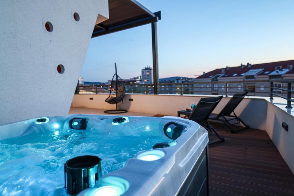 Luxury Penthouse Berin with Rooftop Terrace and Jacuzzi, Zadar – Tarifs ...