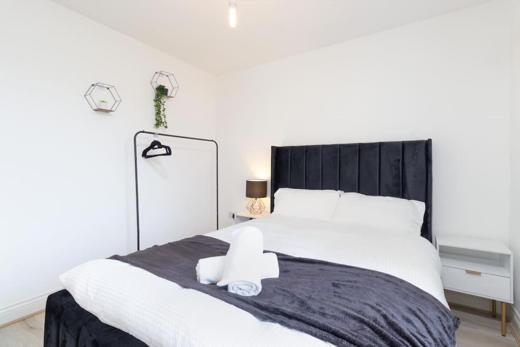 Nuneaton Retreat - City Centre - Parking - Train, Nuneaton (updated ...