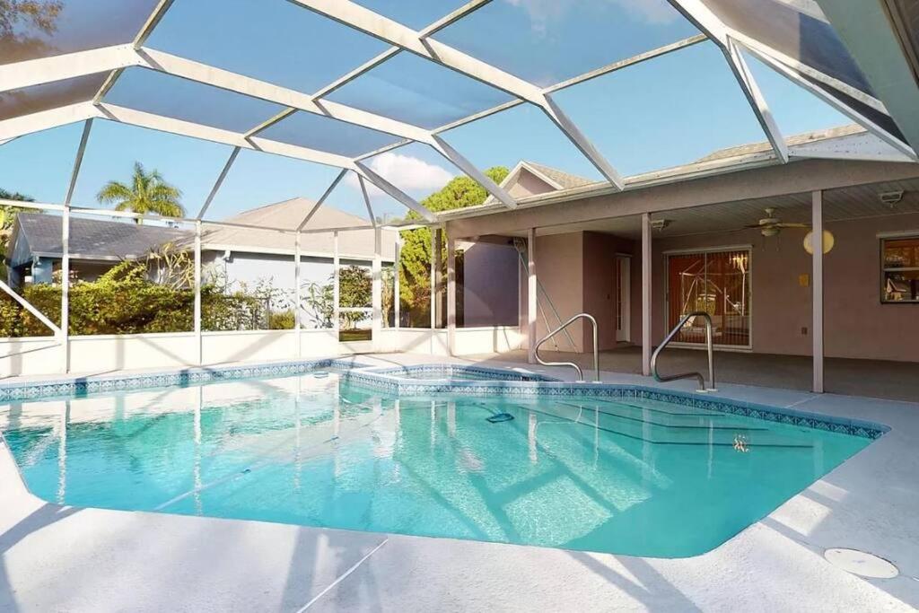 New Seashell Paradise Pool House, Walton (updated prices 2025)