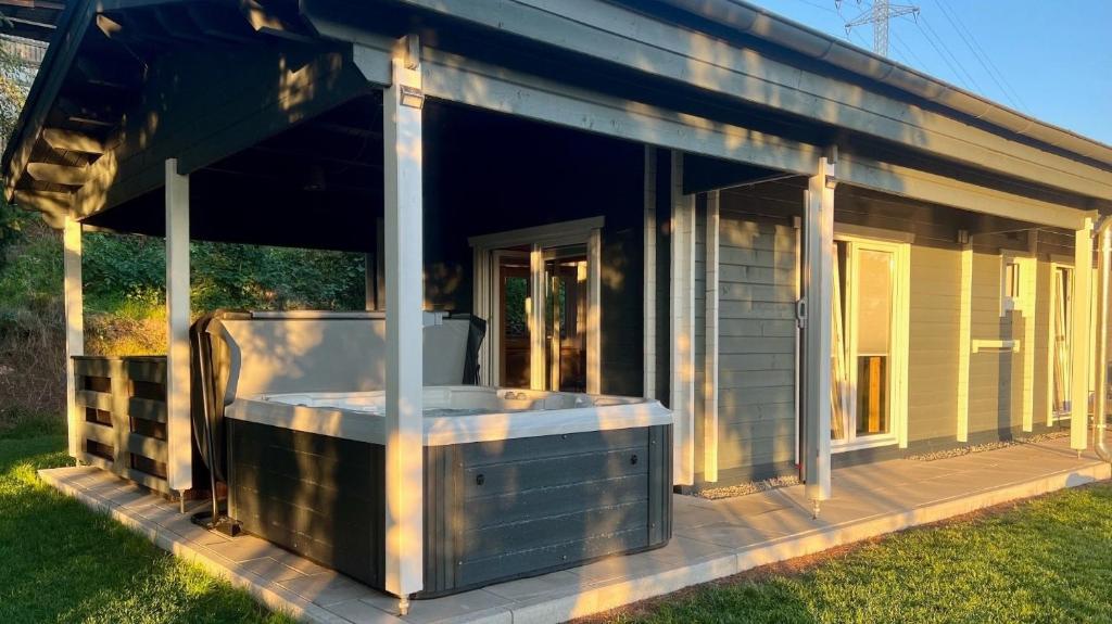 Wellnorama 2 - WellnessFerienhaus mit Pool, Sauna und eigenem Whirlpool ...